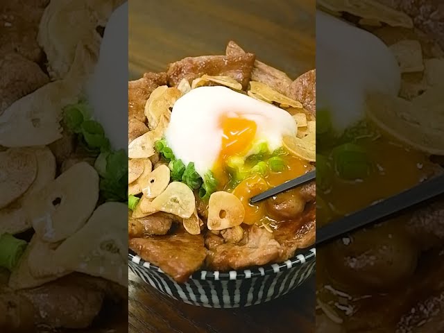 【ボリューム満点】焼肉のたれで簡単に作れる！はみ出し豚丼｜クラシル #Shorts | CookDo - 料理動画まとめ
